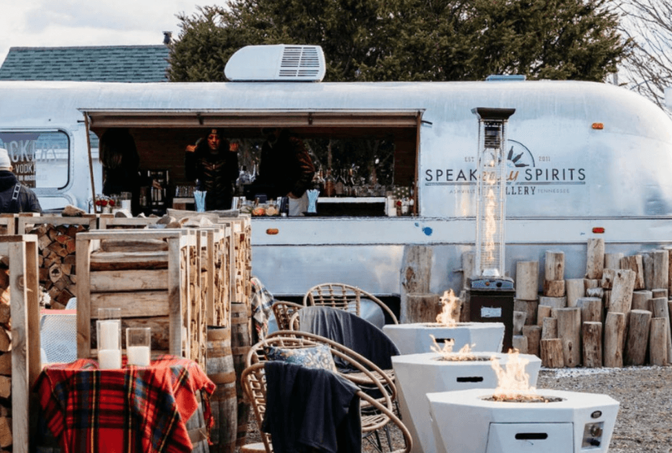 a little auk: All-outdoor restaurant and bar in York, Maine.